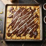 Chocolate Bark Recipe Saltine Crackers: Sweet and Salty Holiday Crunch ...